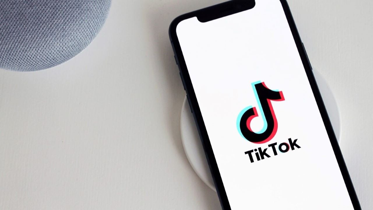 A power outage interrupts TikTok services amid the ownership change ...