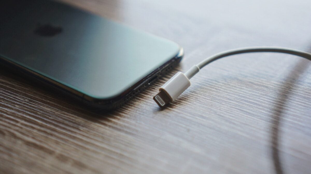 The EU now requires all portable iPhone consumer tech to use USB Type-C ...