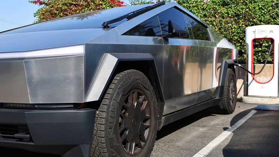 Tesla’s bulletproof Cybertruck faces inspection amid past recall - Softonic