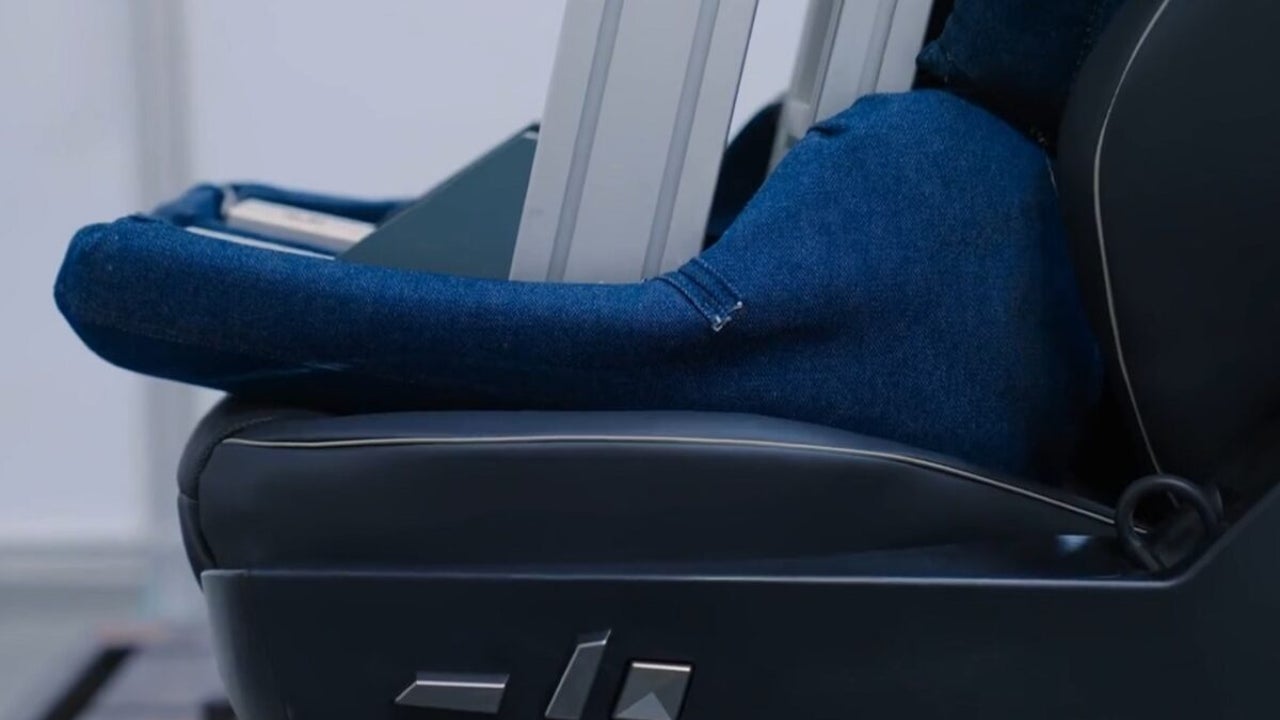 La prueba de resistencia de Tesla para sus asientos es lo más hipnótico ...