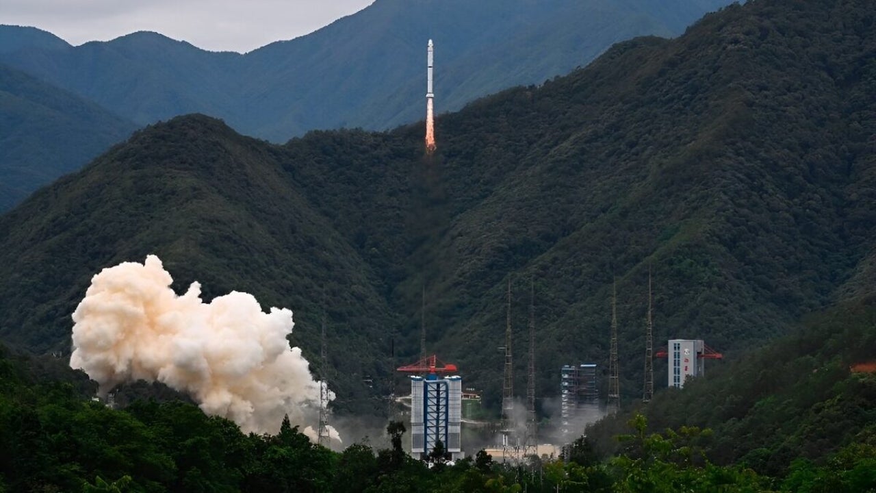 Así ha reventado contra la Tierra un cohete espacial chino tras un mal ...