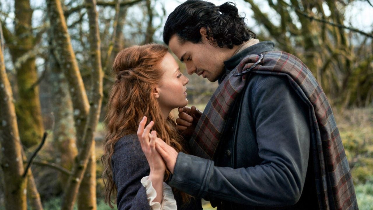 Outlander no morirá tras la renovación de la segunda temporada de su spin-off - Softonic