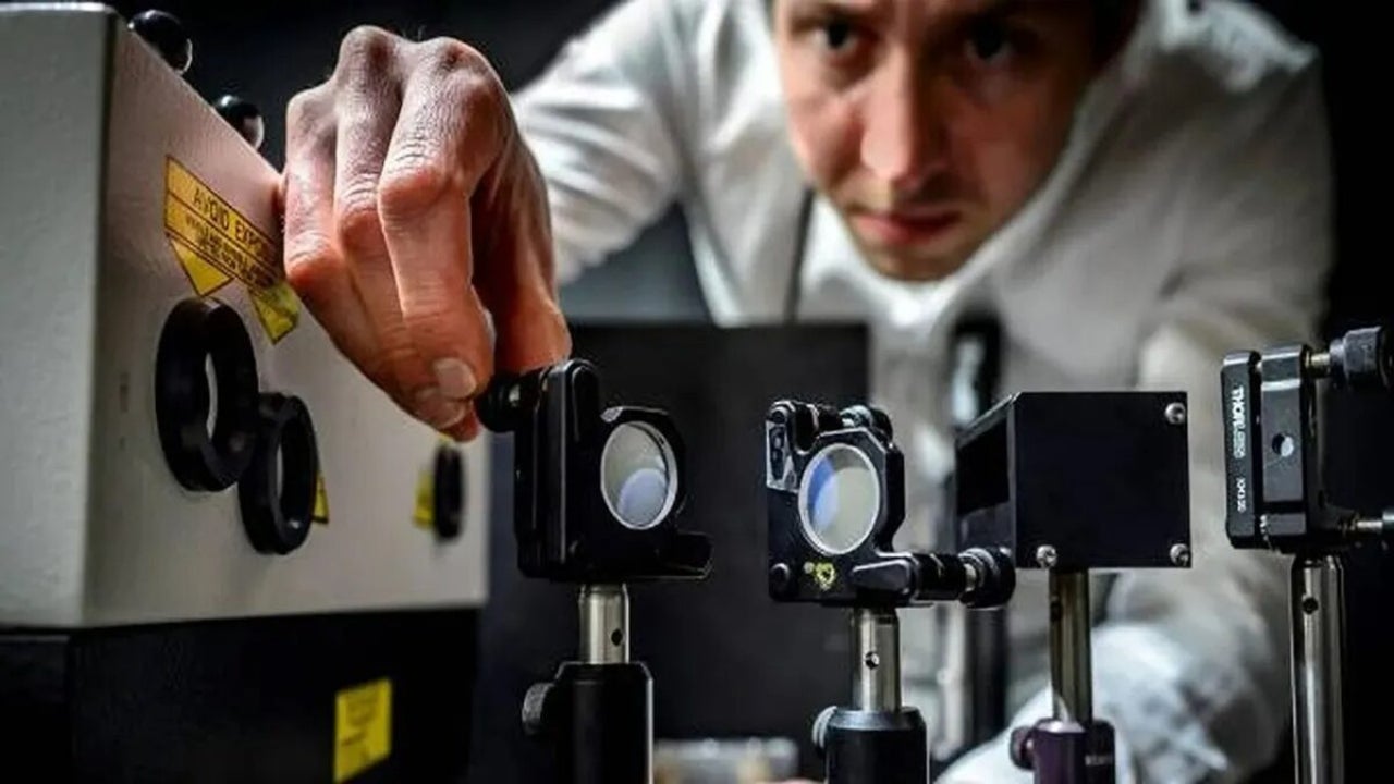 This camera holds the world record: 156 trillion photos per second ...