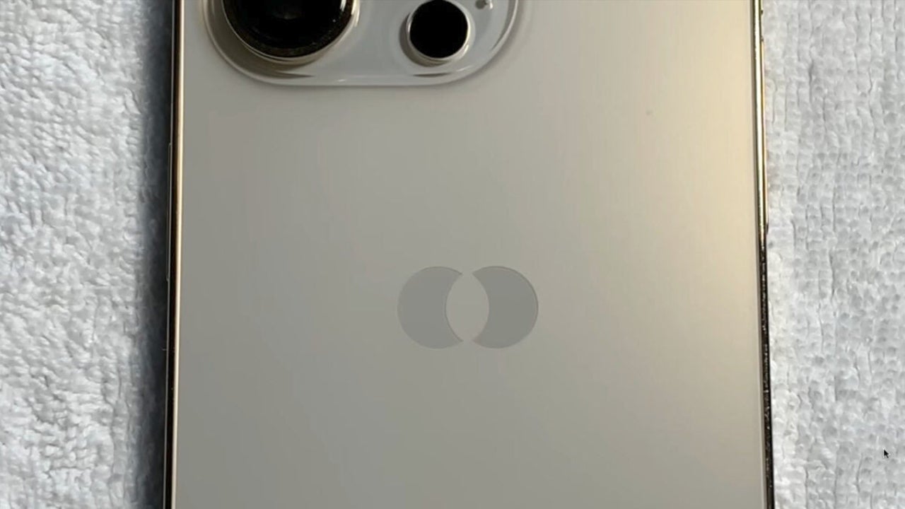 A mysterious iPhone prototype leaks: Apple continues testing haptic ...