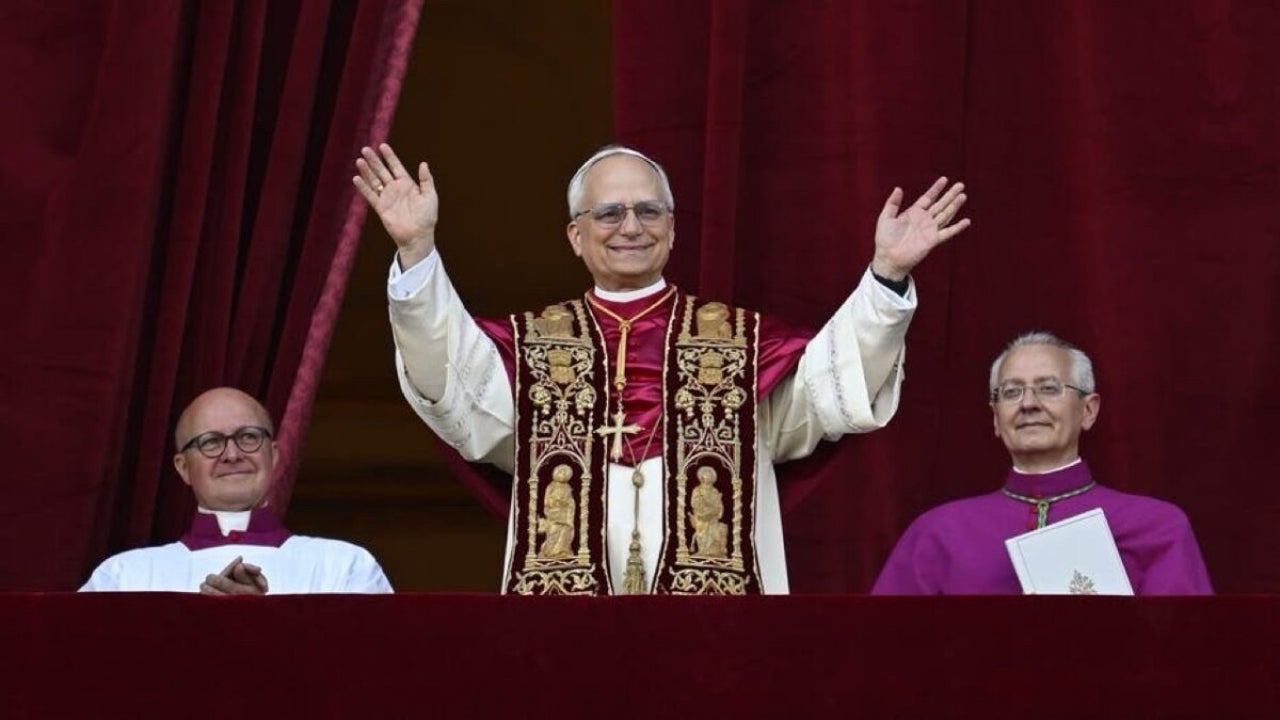 Pope Leo XIV wears an Apple Watch during his first official Mass - Softonic