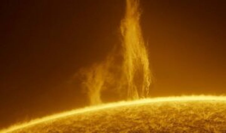 A solar tornado suspended over the Sun: are you ready for what is coming? - Softonic